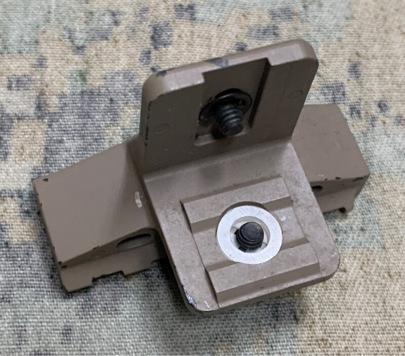 米軍実物 AN/PSQ-18A レーザーサイト 20mmブラケットパーツ ARMS