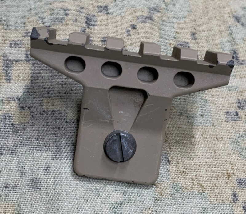 米軍実物 AN/PSQ-18A レーザーサイト 20mmブラケットパーツ ARMS